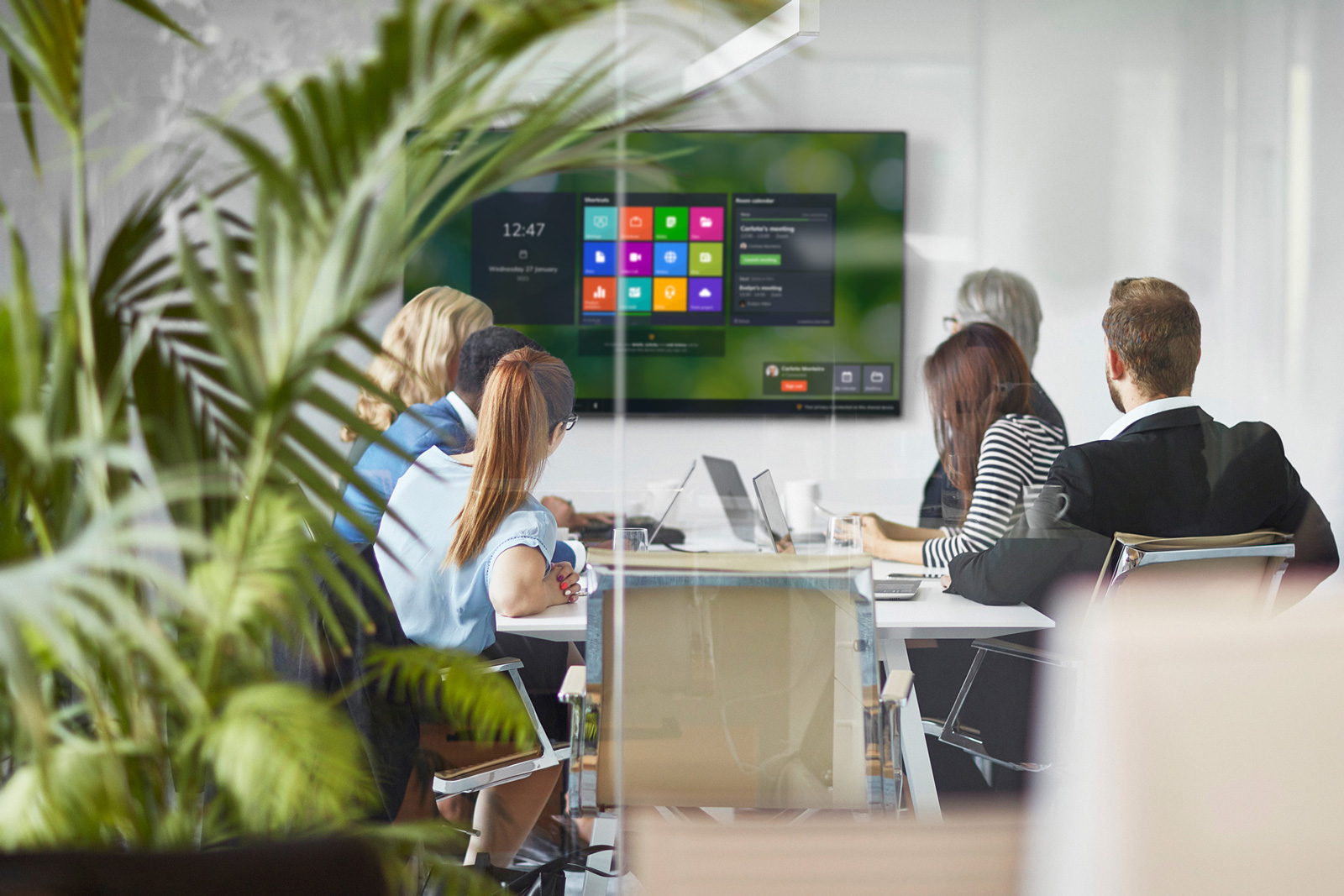 Effortless Call & App Launching in your meeting spaces