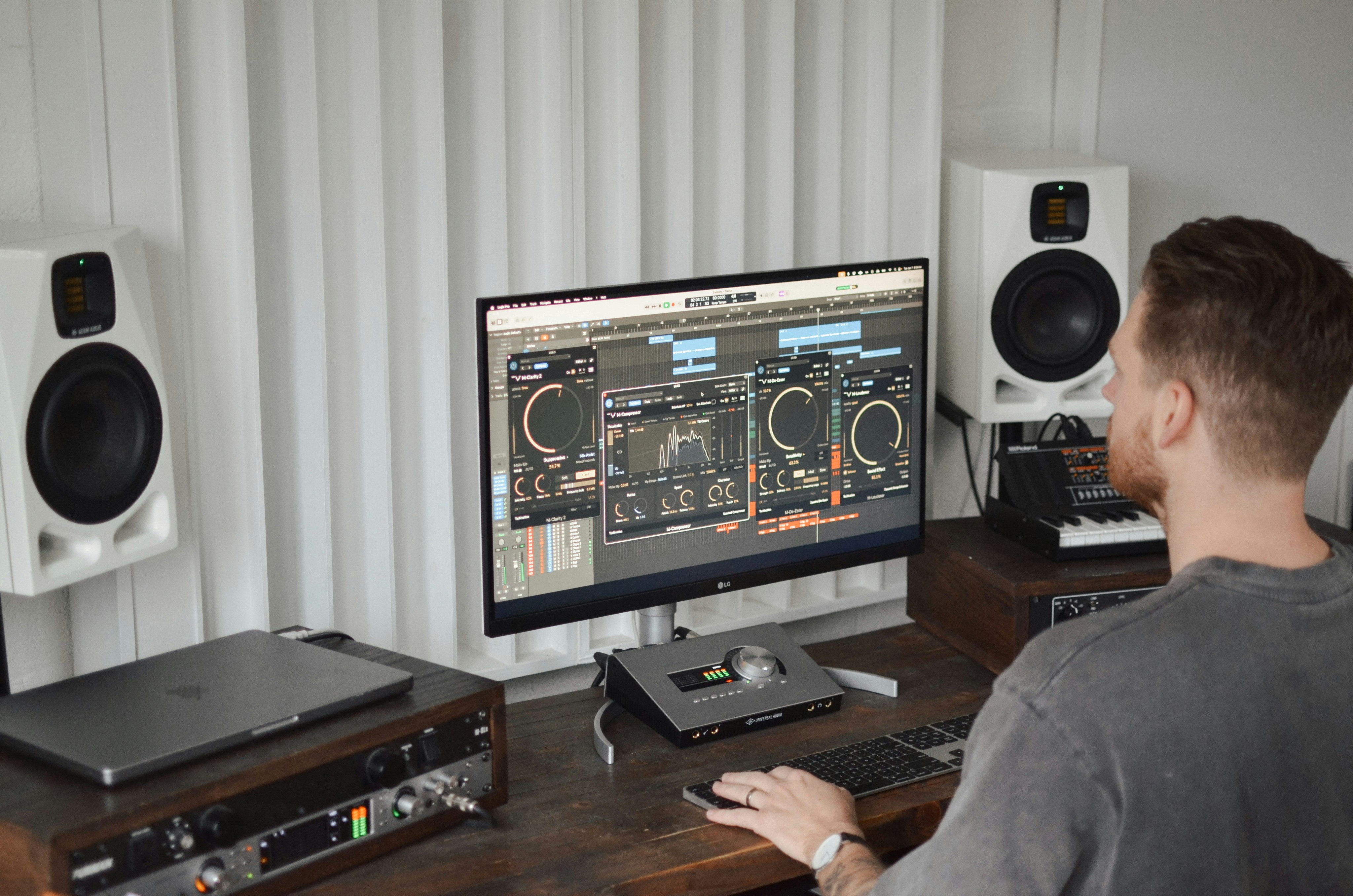 The Best 10 Standalone Music Production Hardware in 2025 | Musicfy AI Blog