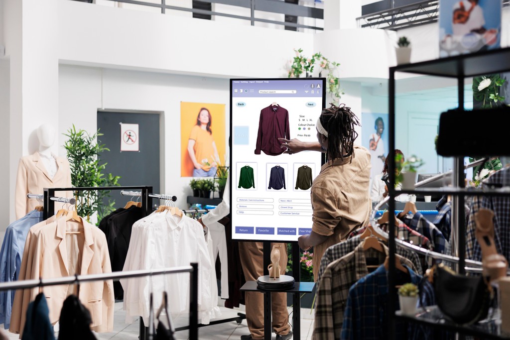 9 Digital Display Examples & How to Create Your Own Digital Sign - Juuno