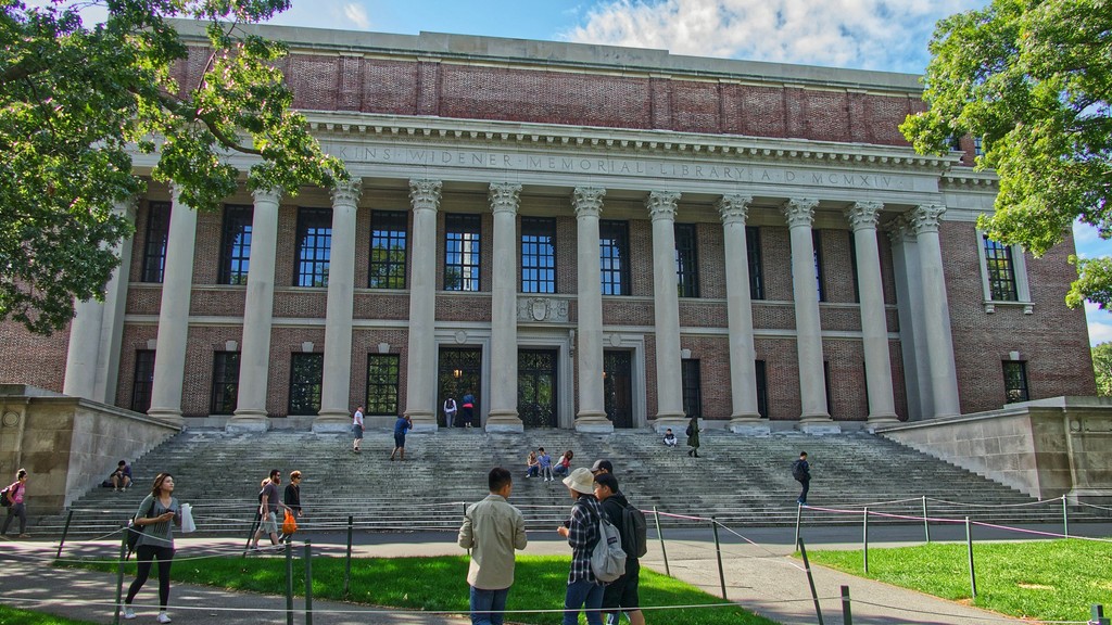 Harvard Essays 2025–26: Prompts and Examples - Momentum College Prep