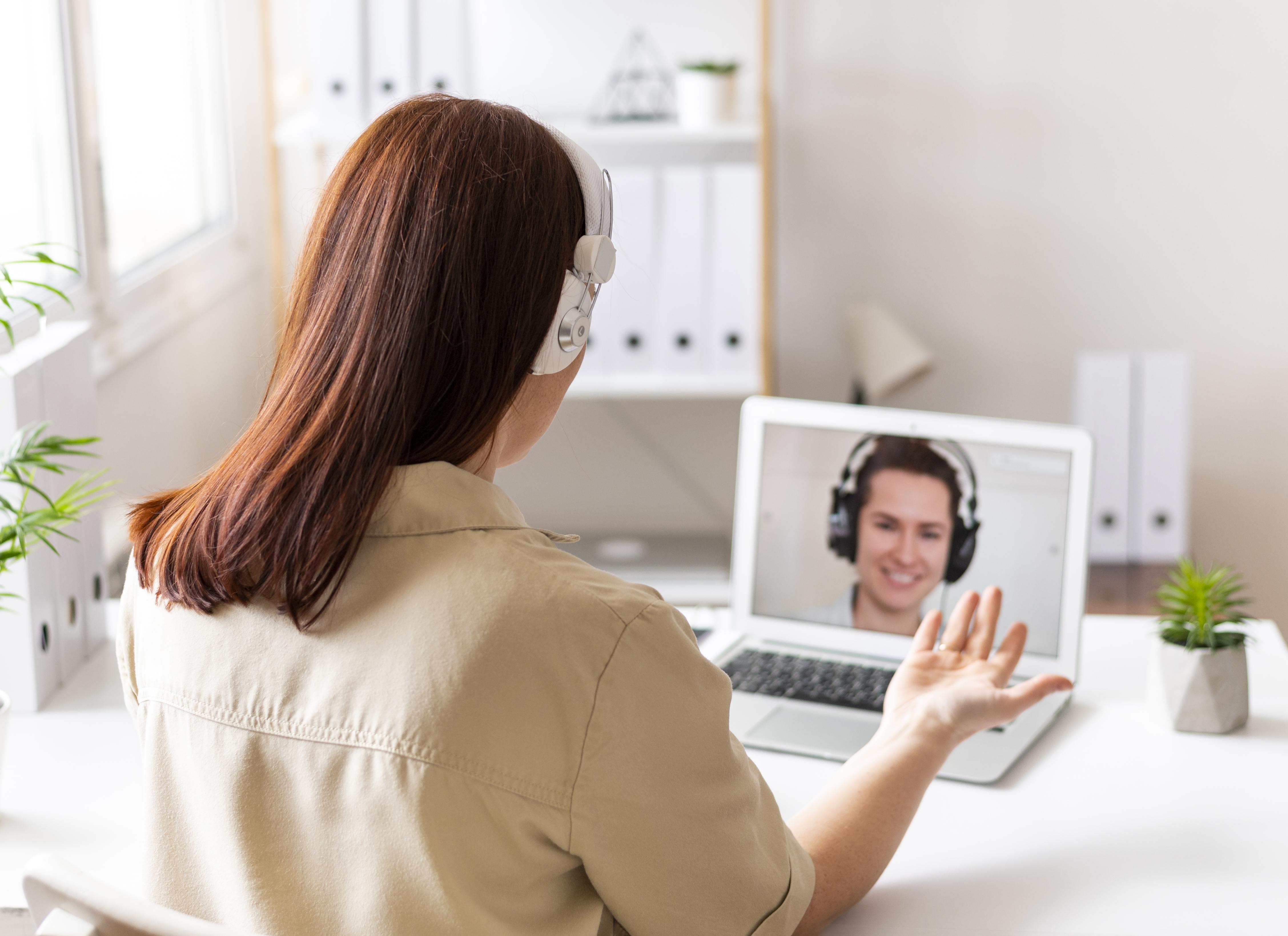 Do's and Don'ts of Online Interviews in 2025 - Blog