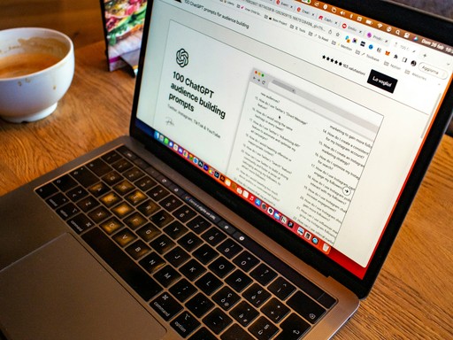 25 Best AI Writing Prompts for Students & Marketers — Otio Blog