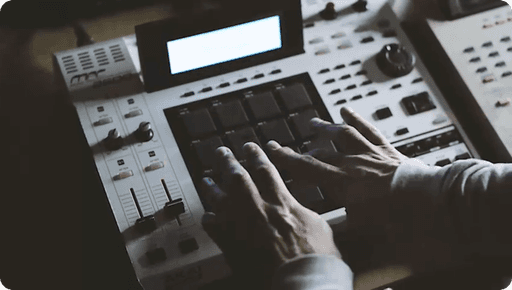 HYK - La plateforme directe entre les artistes et leurs communautés.