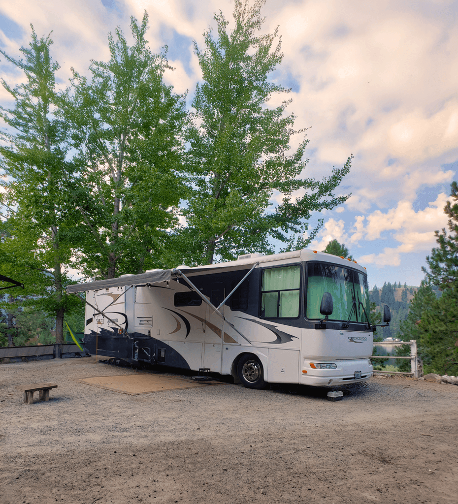 Liar's Cove Resort in Conconully, WA | Cabins & Camping in Okanogan County