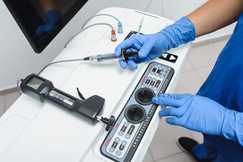 Medical Simulation and Simulators for Healthcare Professionals