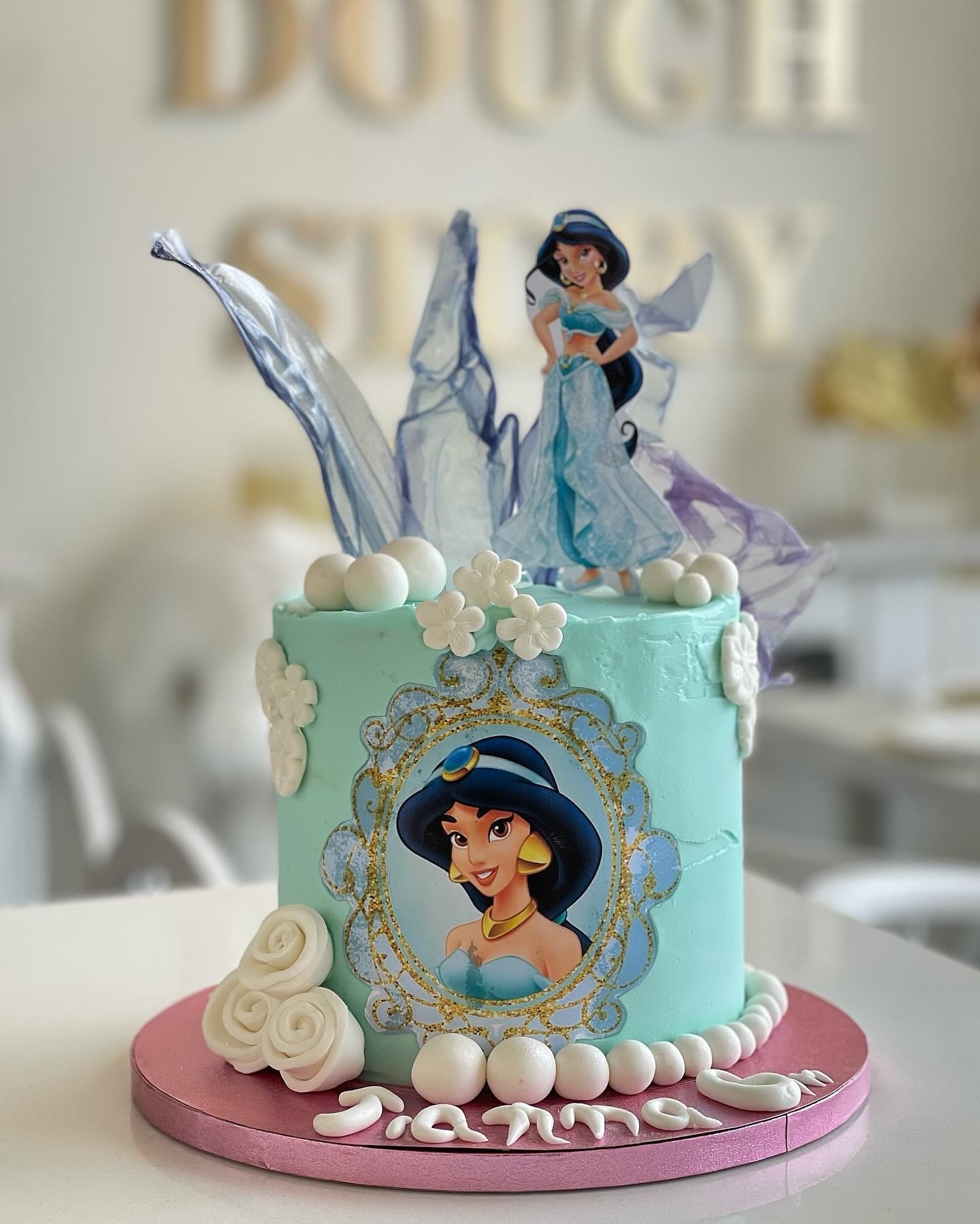Dough Story - Custom cakes and desserts