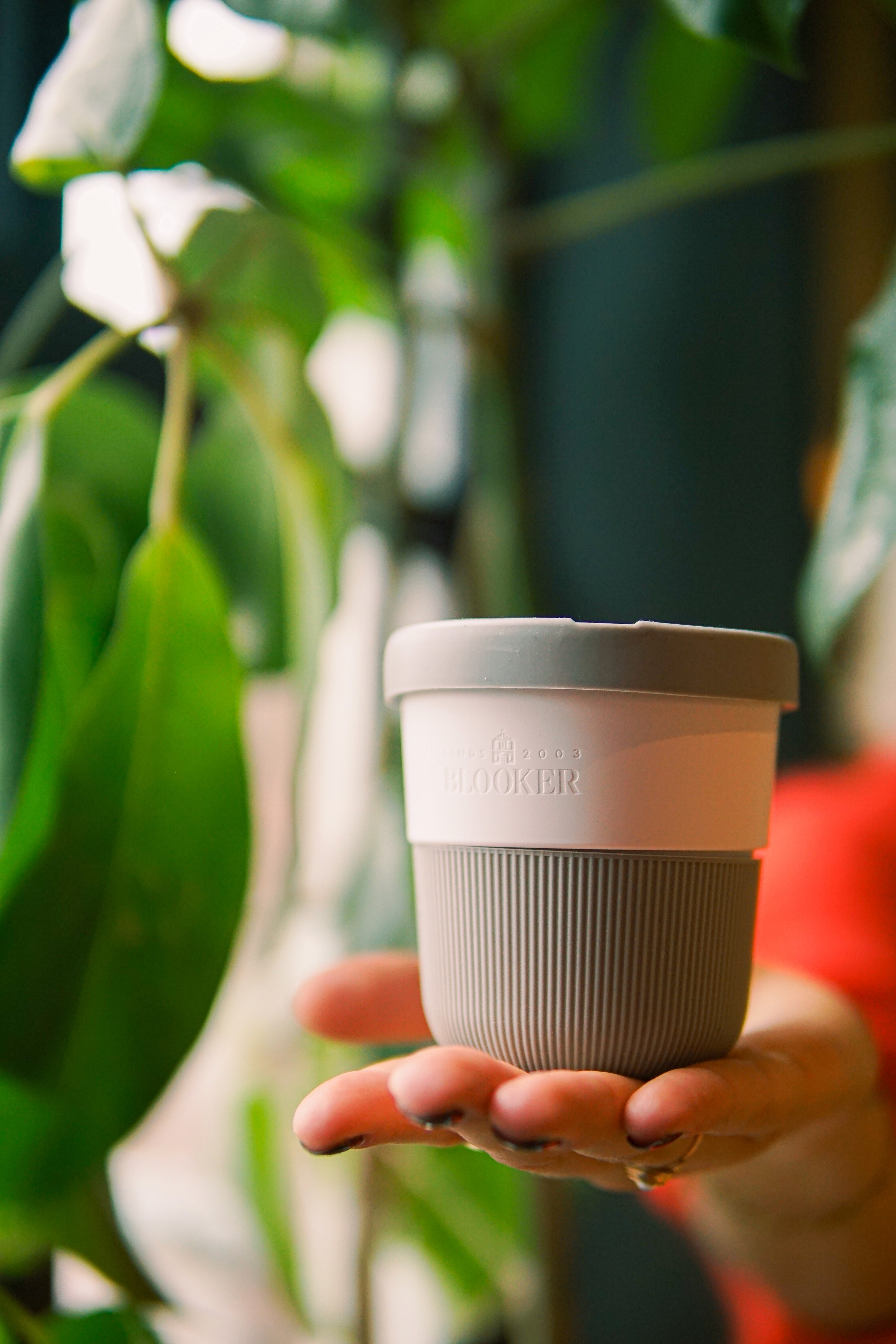 Café Blooker Amsterdam — Huisje midden op het Amstelplein