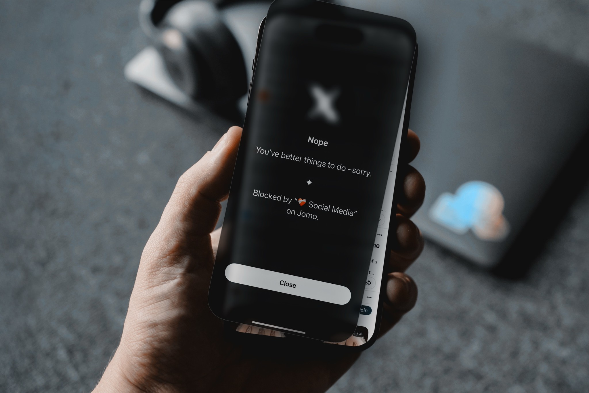 Jomo | Top Dumb Phones with a QWERTY Keyboard
