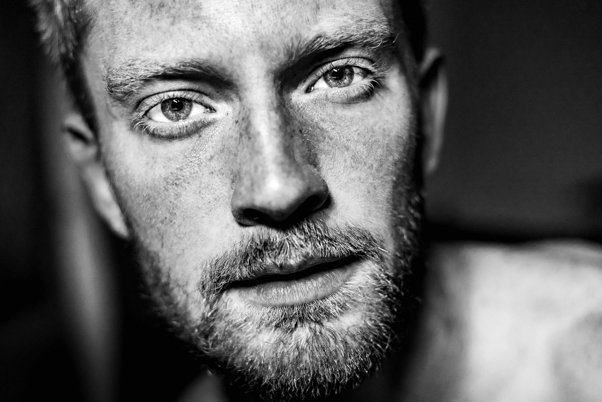 The Art of Looksmaxxing Eyes: How to Get Hunter Eyes - LooksMax AI ...