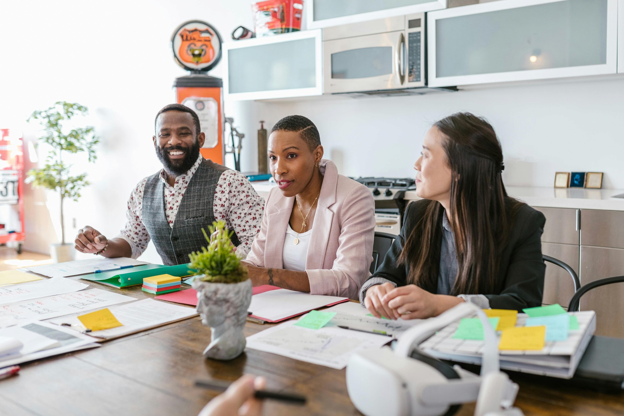 The 10 Key Characteristics of B2B: What Sets It Apart | Growleady