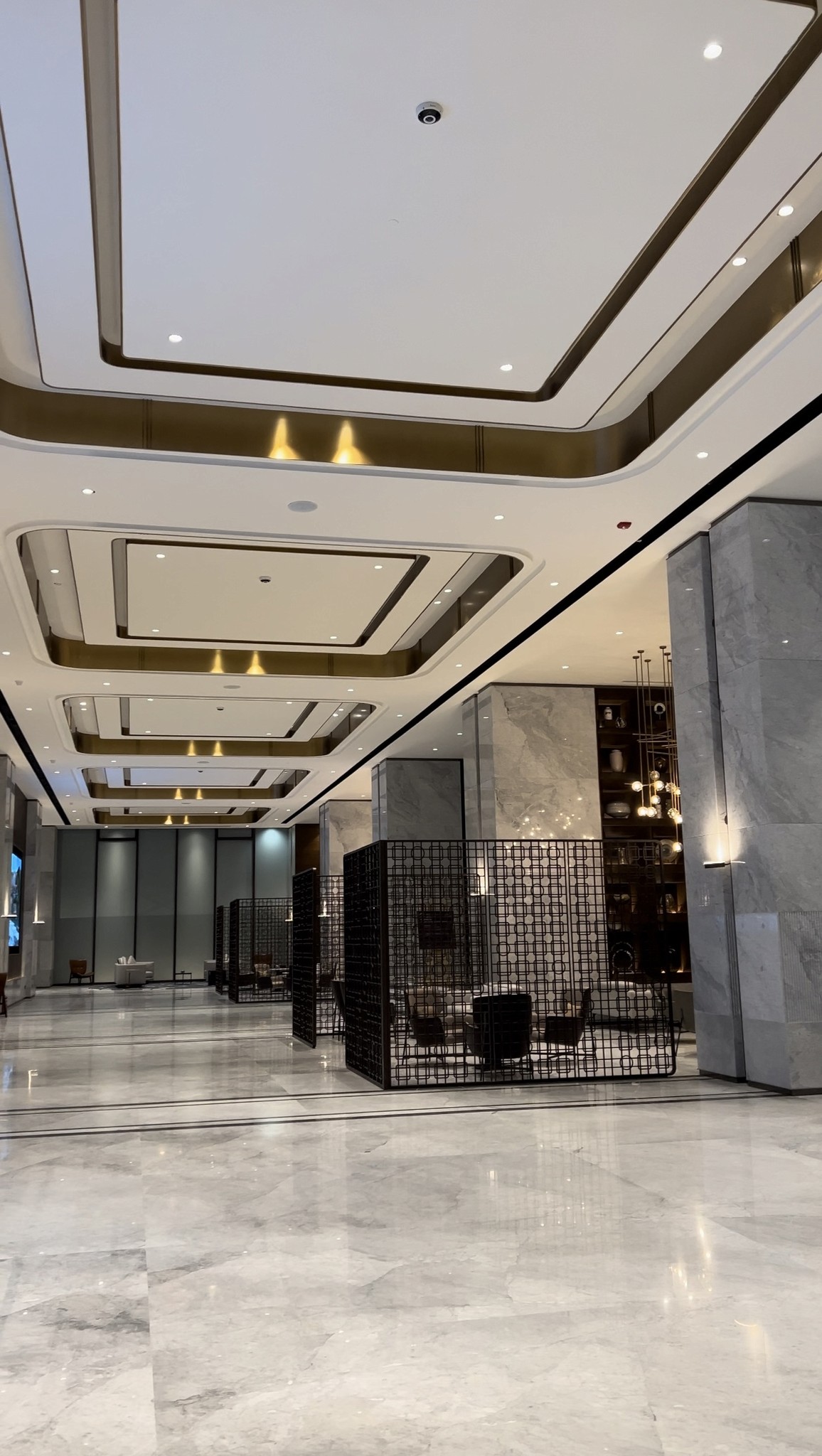 Raheja Altimus - Room And Roof