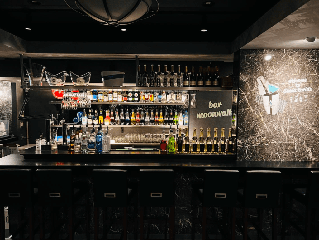 飲食: Lark導入で、受発注業務を効率化し毎月10時間削減! | Lark導入事例