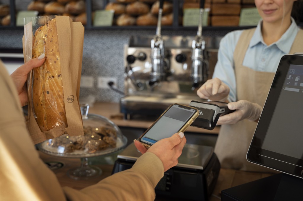 7+ POS Systems for Restaurants & F&B Operators to Help Grow Business