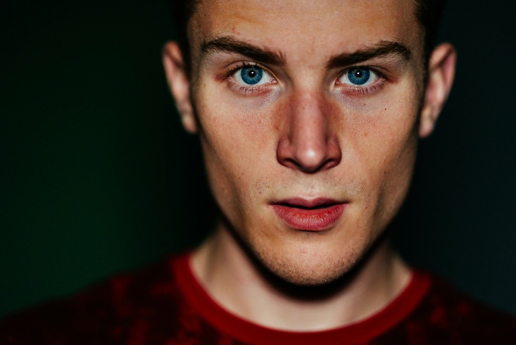 The Art of Looksmaxxing Eyes: How to Get Hunter Eyes - LooksMax AI ...