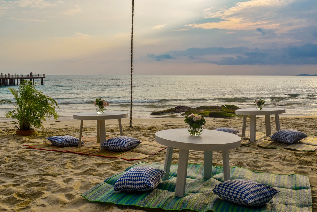 Independence Hotel by Dara