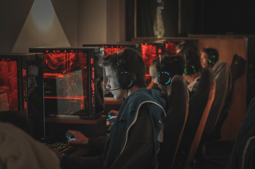 Friendly Fire - Gaming Cafe Franchise