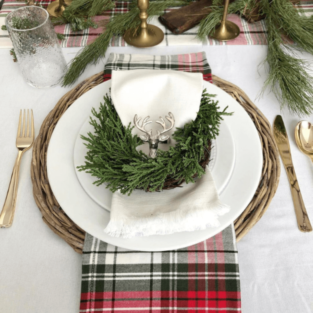 8 Easy Tips to Decorate a Dining Table for the Holidays