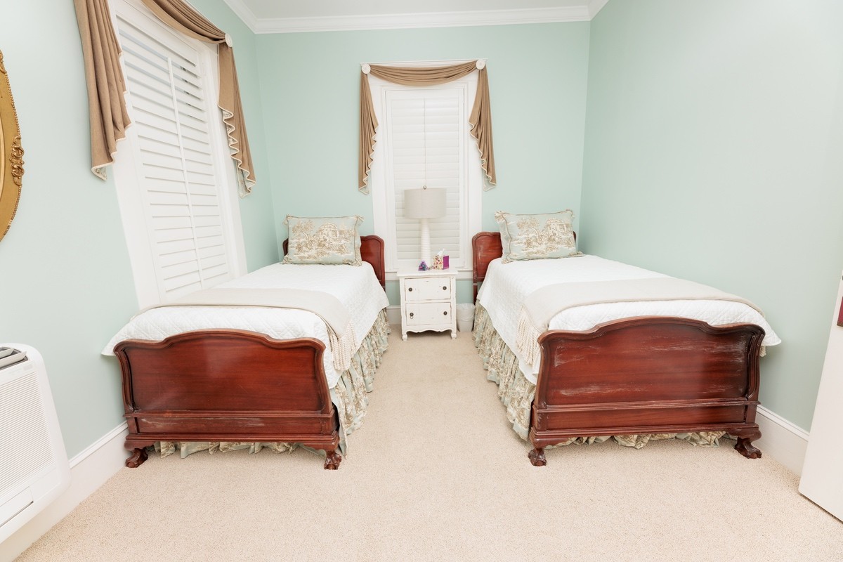 River Forest Manor Book a Overnight Stay