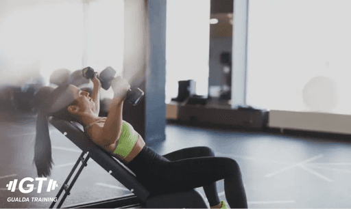 Los 10 mejores ejercicios de pecho para mujeres 💪 - Gualda Training