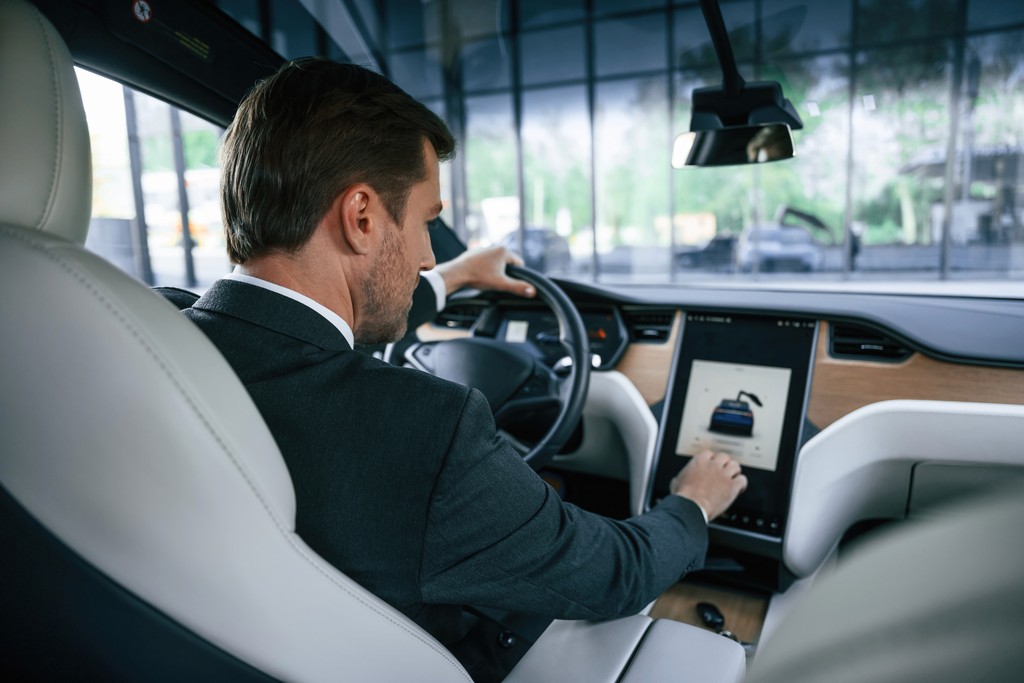 Electric car steering: all the extraordinary secrets for a simpler and ...