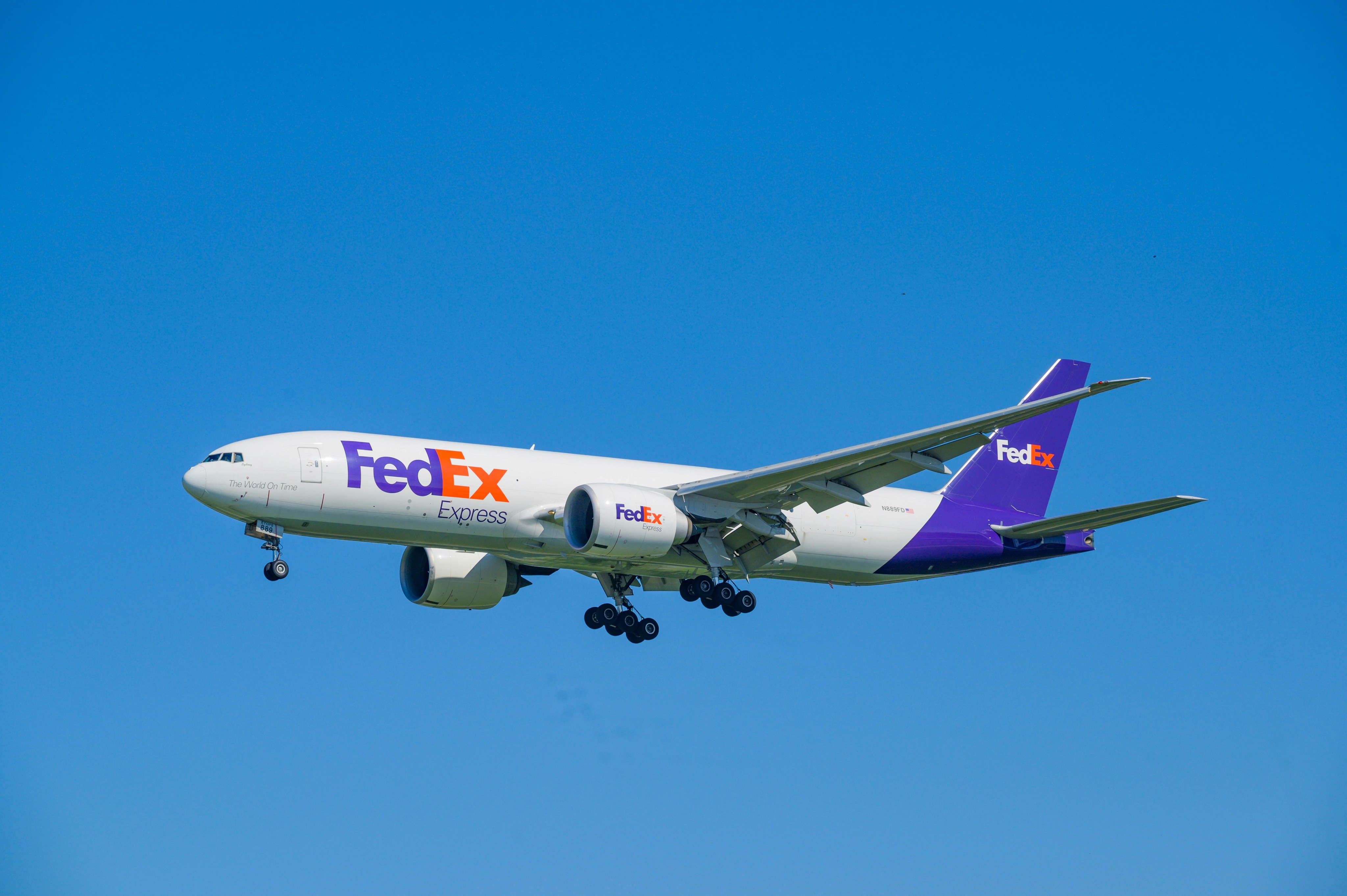 FedEx: The Logistics Revolution Through Operational Research
