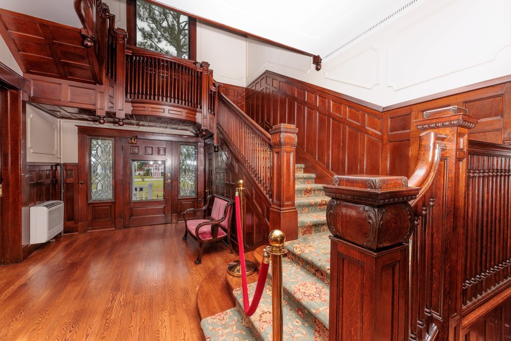 River Forest Manor Book a Overnight Stay