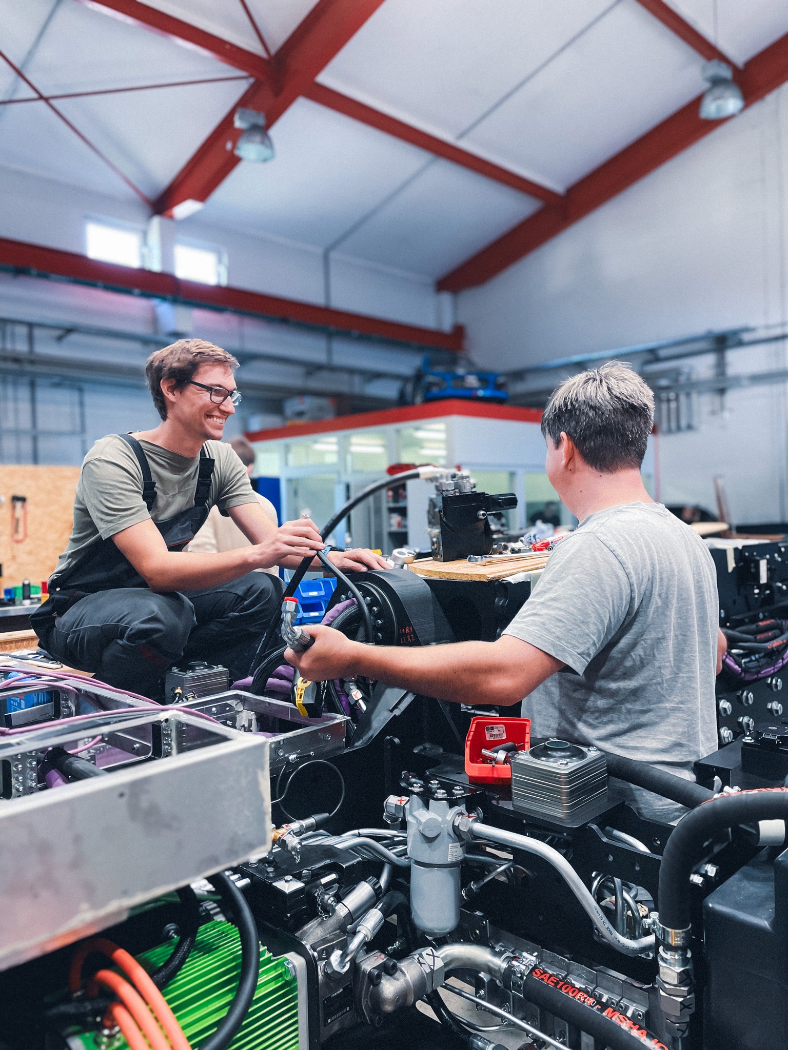 ONOX - Electric Tractor With Swappable Batteries