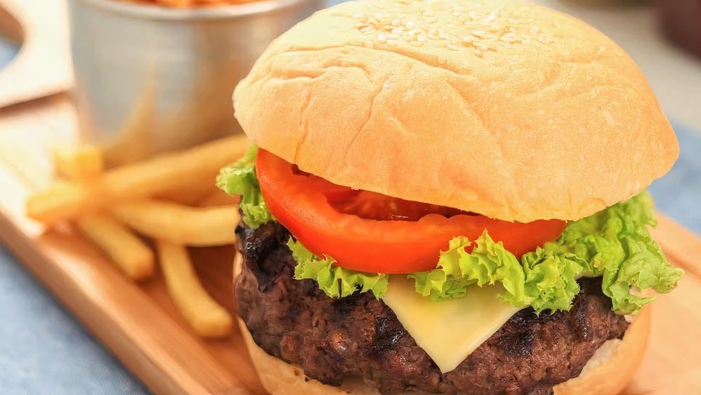 Tavern 76 – Your Hometown Hub for Bold Flavor