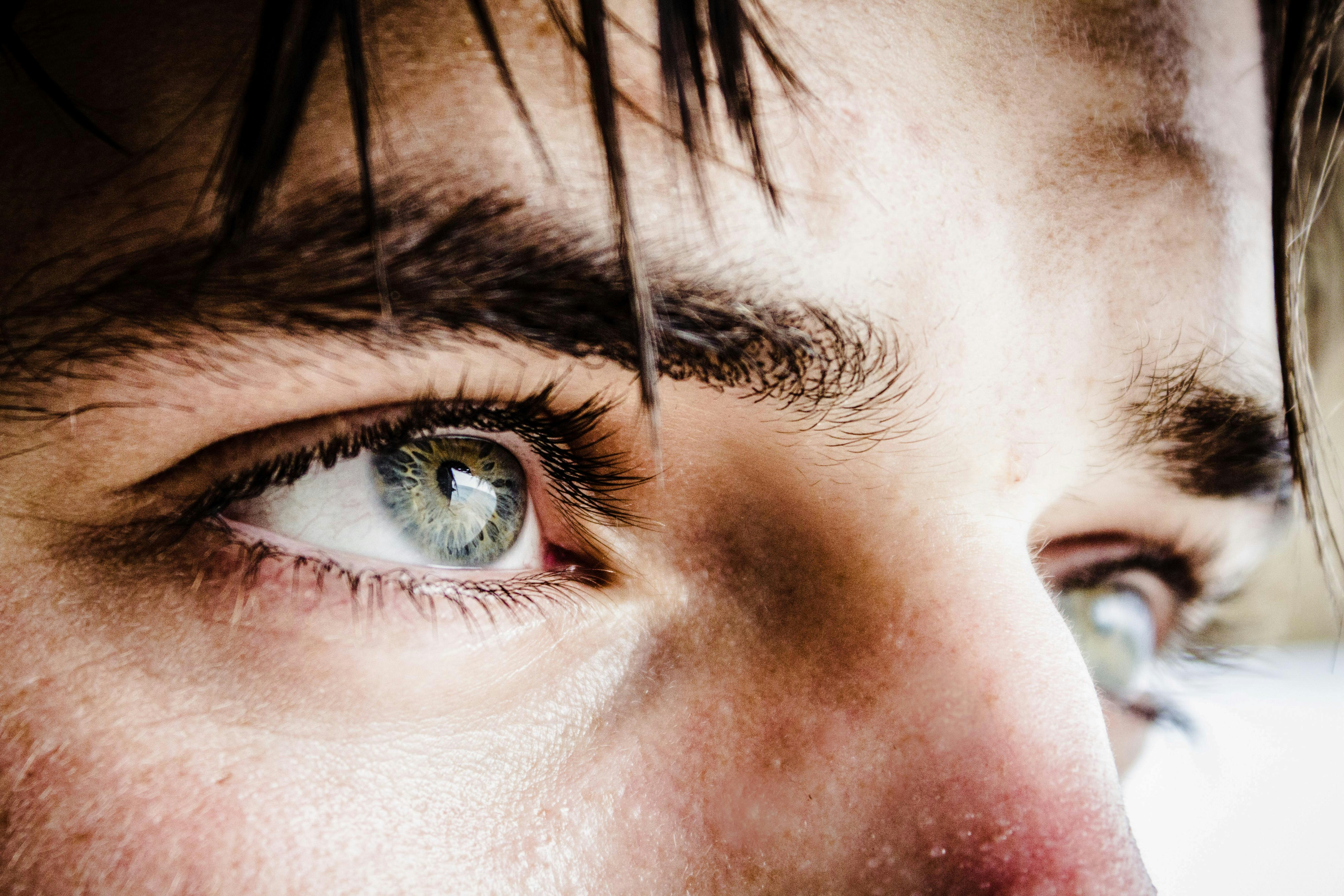 The Definitive Guide to Looksmaxxing Eyebrows for Men - LooksMax AI ...