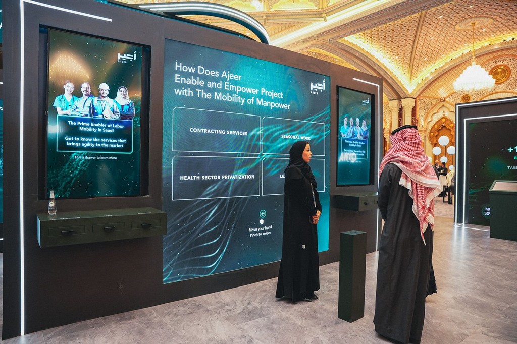 LEAN’s Futuristic Exhibition Stand Design at LEAP 2023