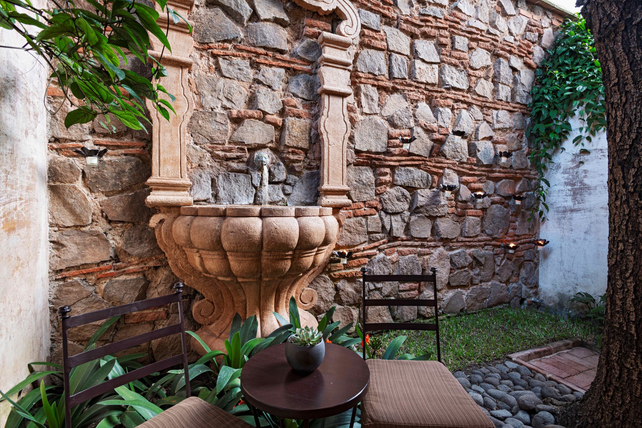 Superior Queen Queen – Tripoli Framer Template