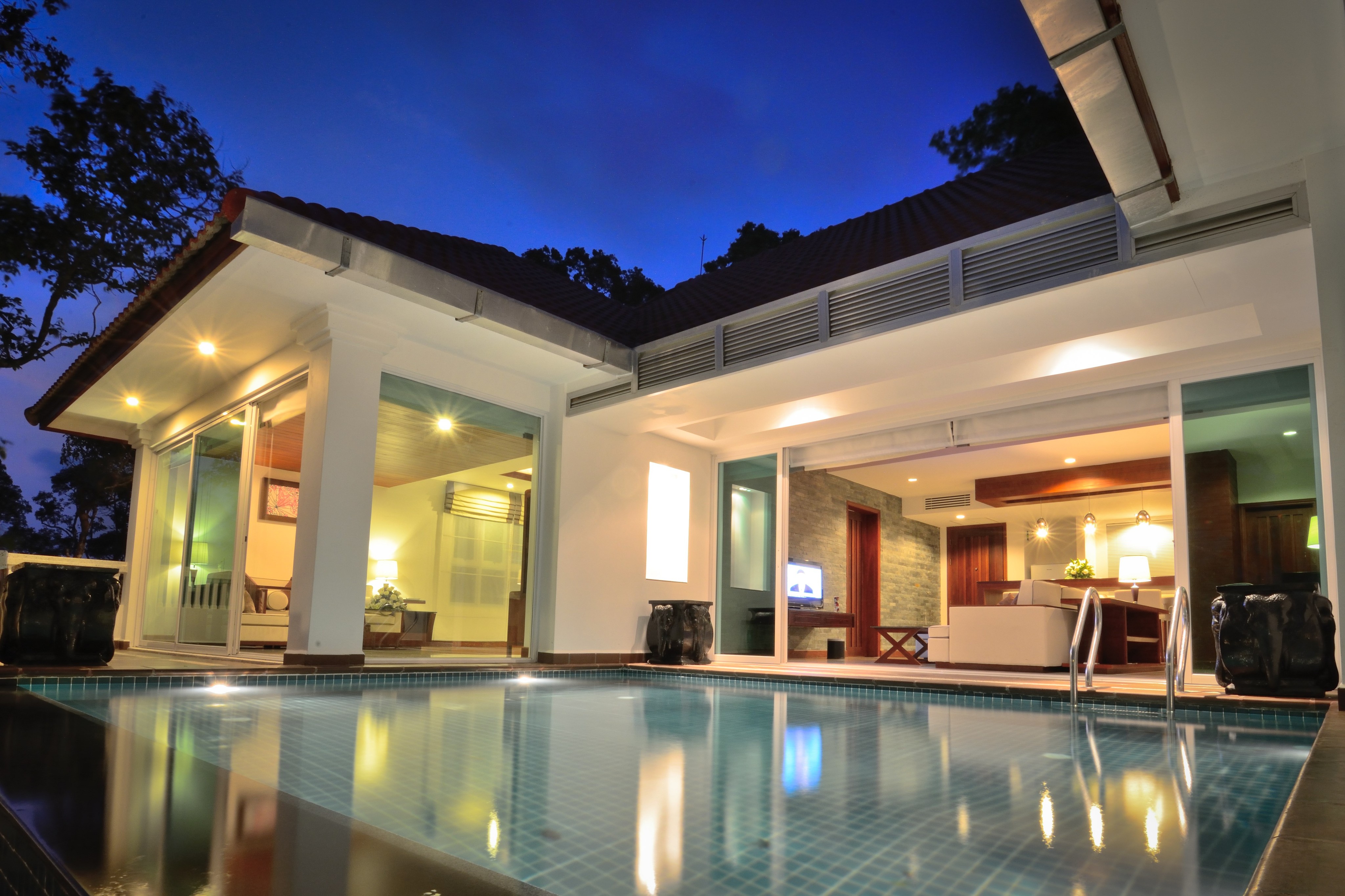 Independence Hotel by Dara