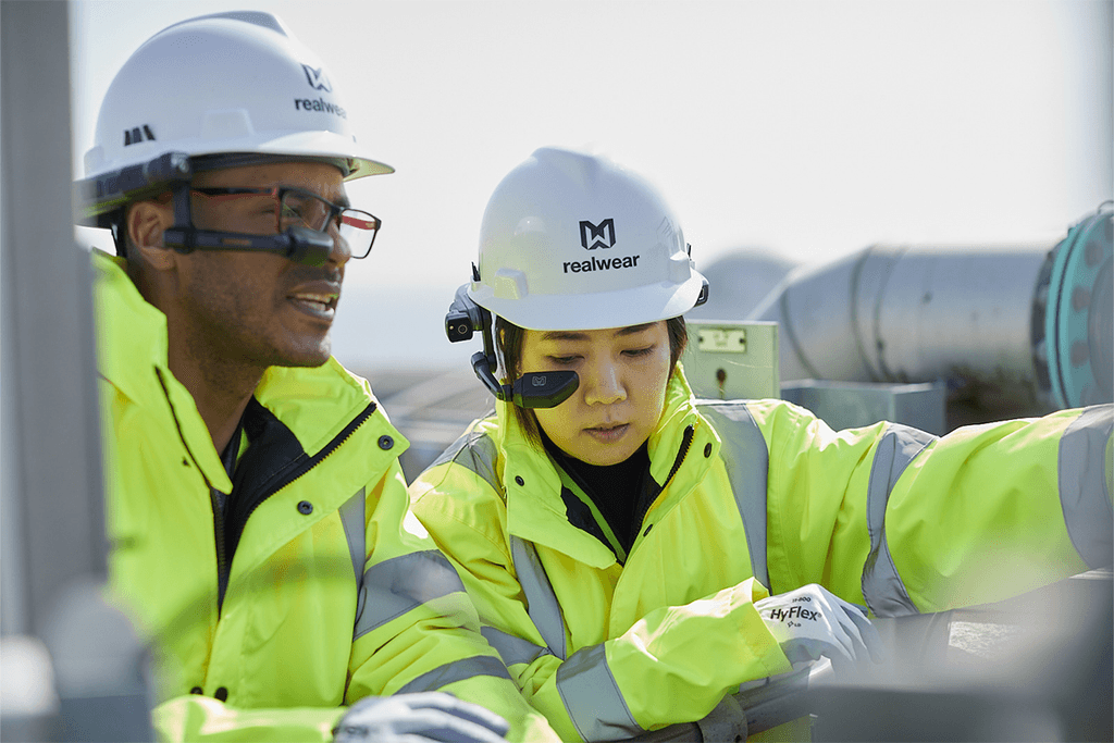 Oil & Gas Solutions | Industries | RealWear Smart Glasses