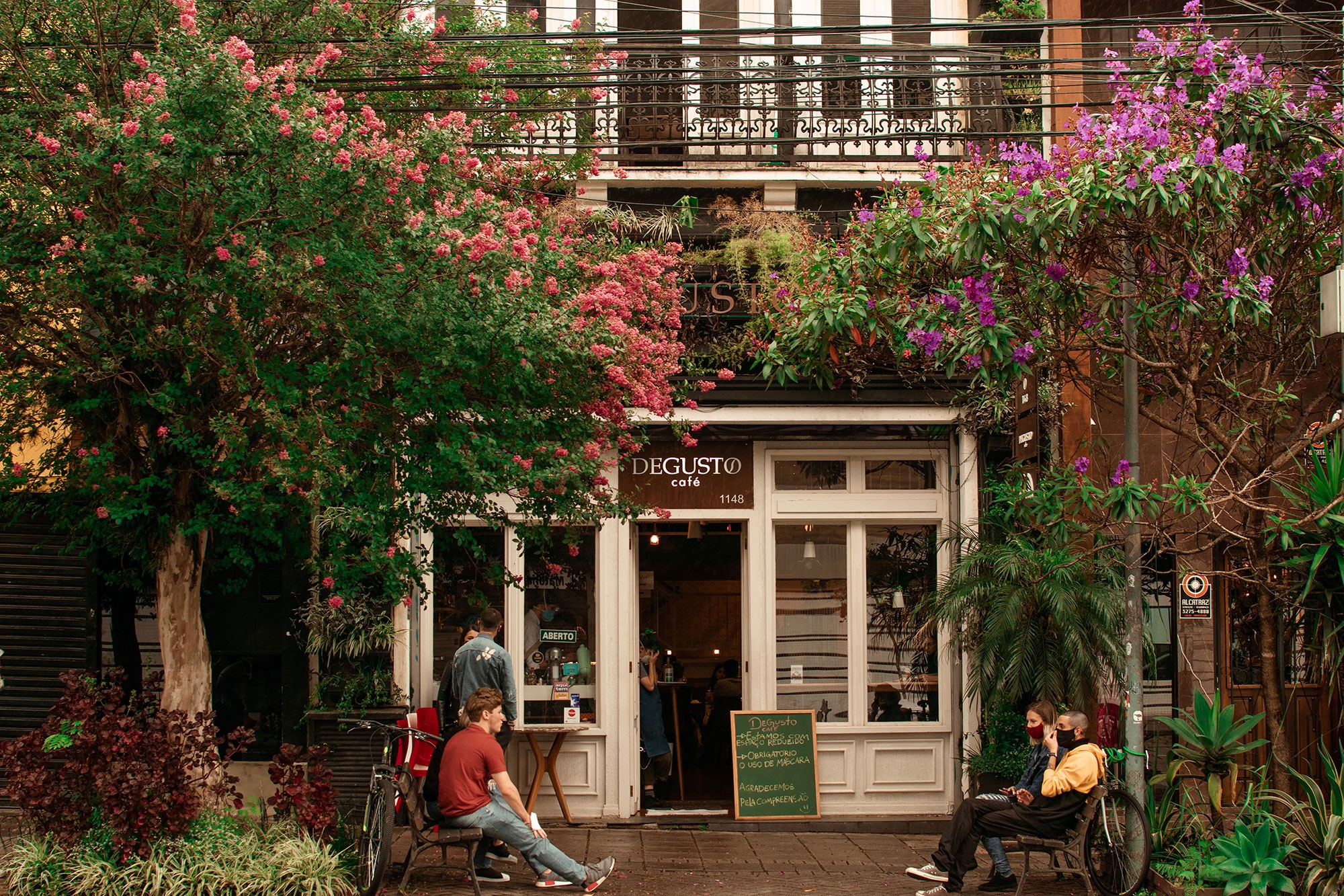 Degusto Café