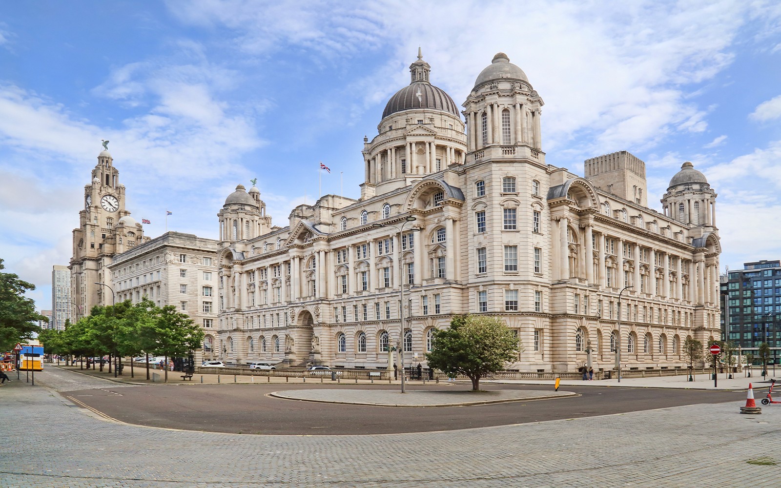 Liverpool Hop-on Hop-off Bus | Explore Top City Sights