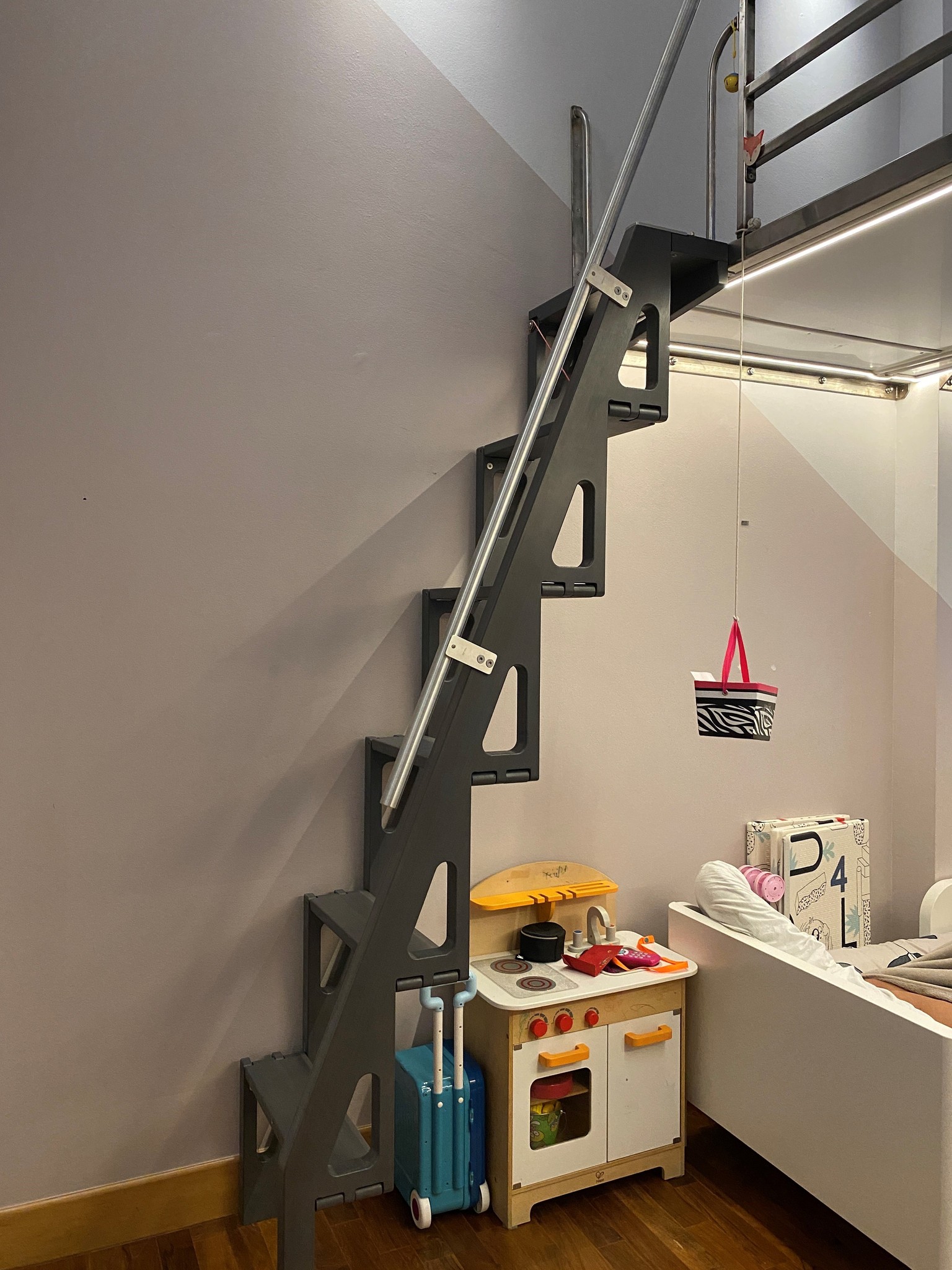 Bcompact - Folding Staircase and Ladder