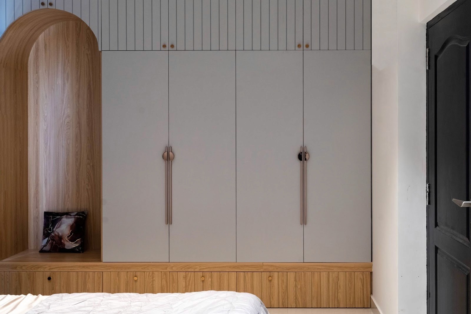 Standard Wardrobe Dimensions and Space Guide