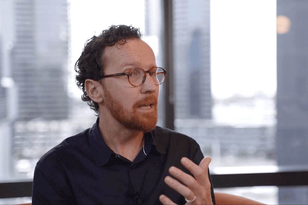 From experts to integrators: holding the whole in city-shaping projects