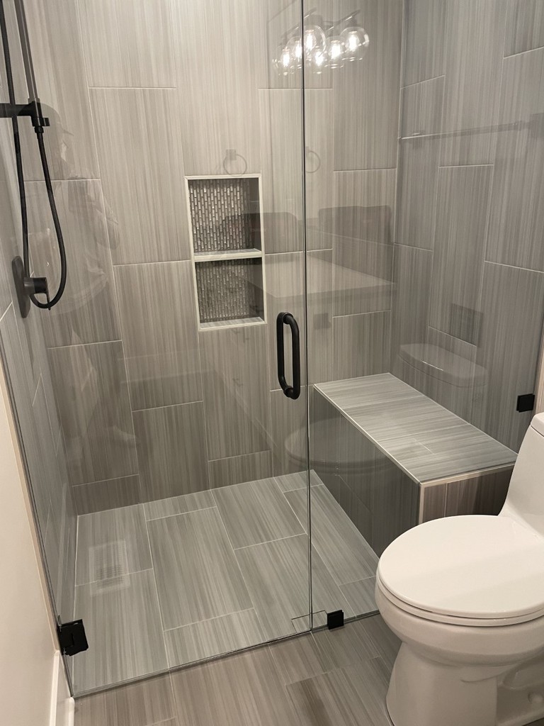 Make bath time easier with a shower bench - HydroBlok