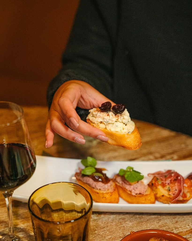 Mona | Food & Drinks