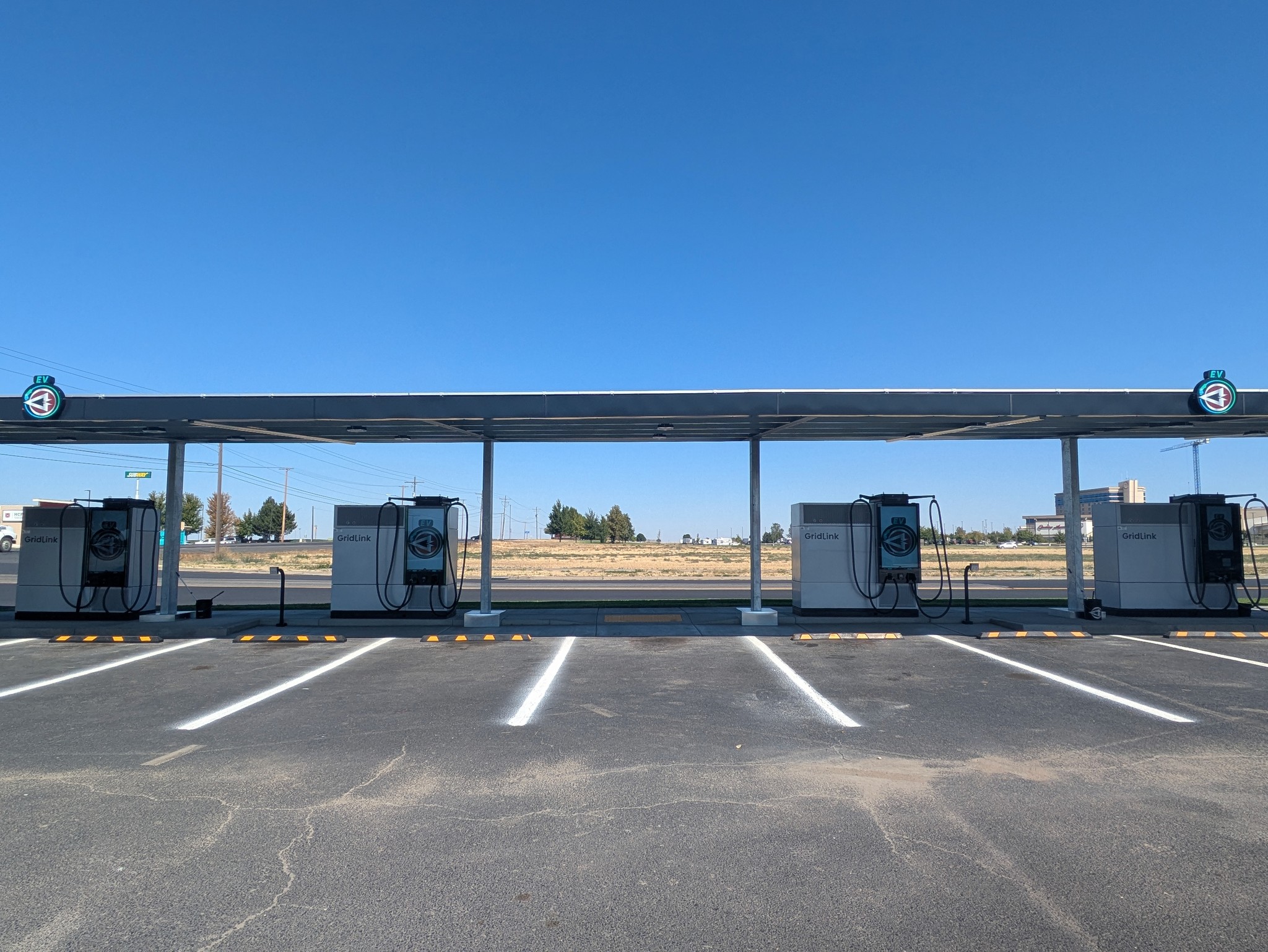XCharge North America Launches Oregon's First Solar-Plus-Storage DC ...