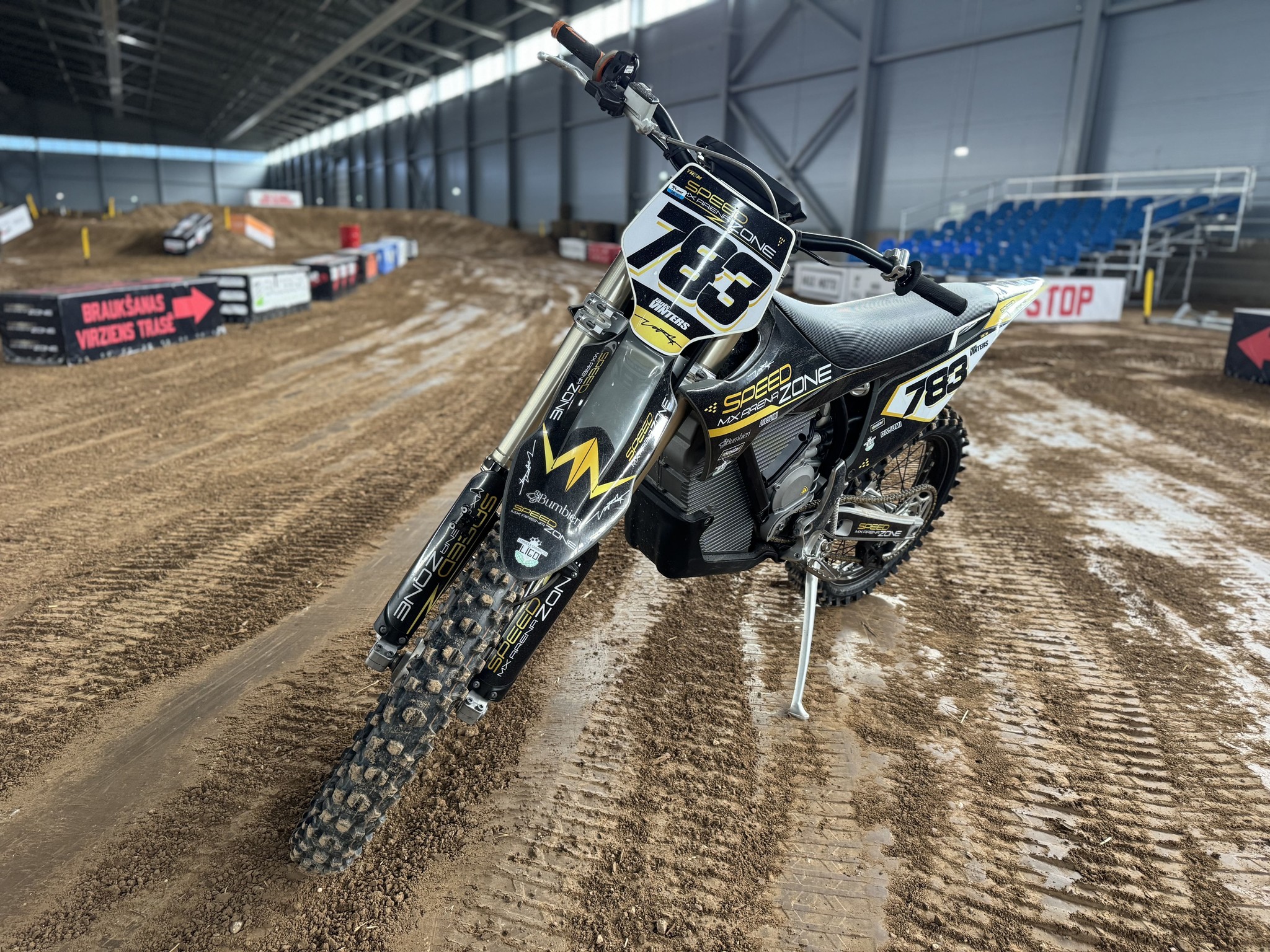Speed Zone MX Arena | Lielākā iekštelpu mototrase Eiropā