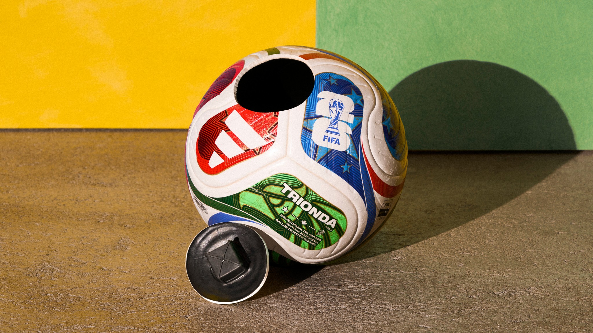 Bola da Copa de 2026, Adidas TRIONDA inspira ativação de Dia Das ...