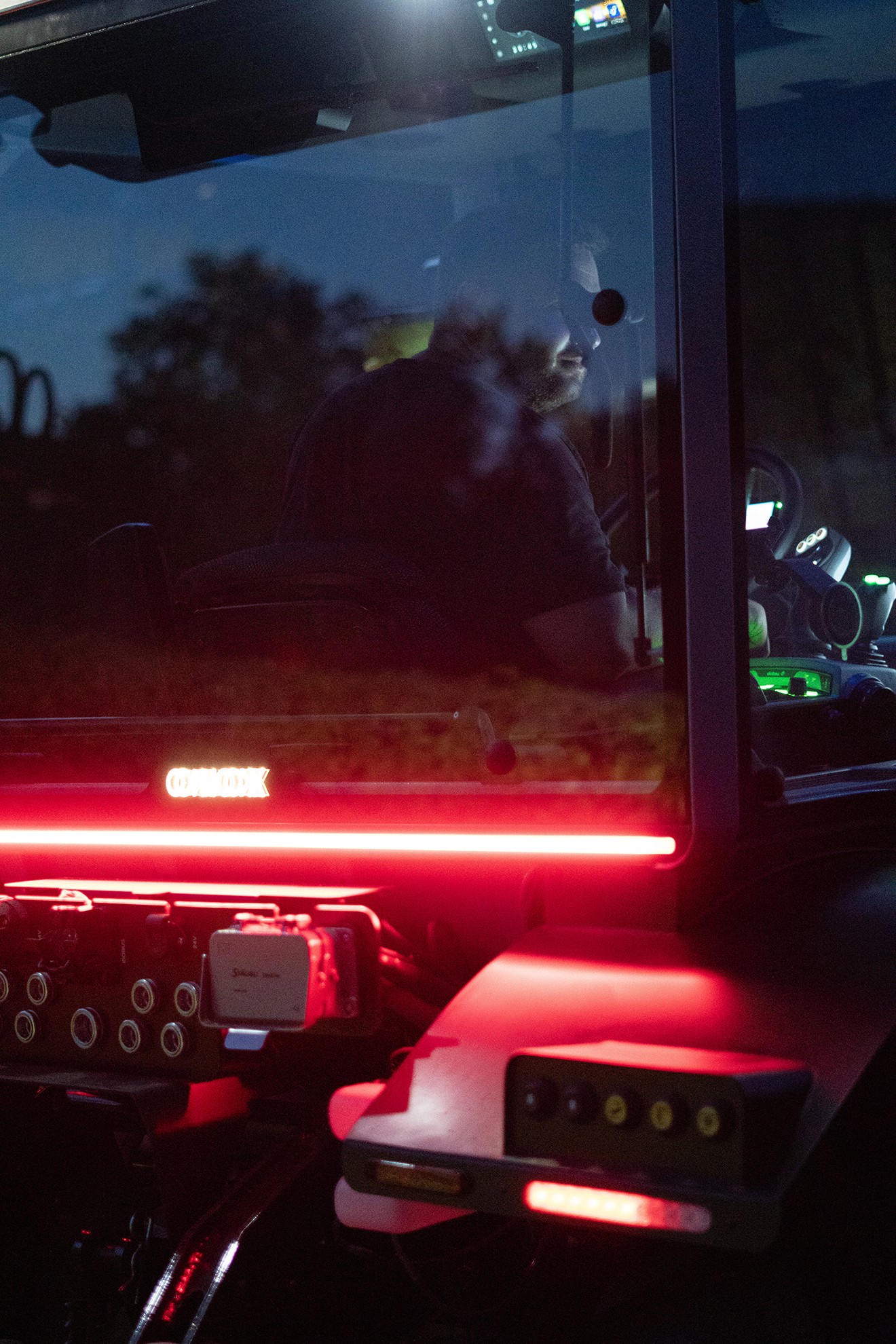 ONOX - Electric Tractor With Swappable Batteries