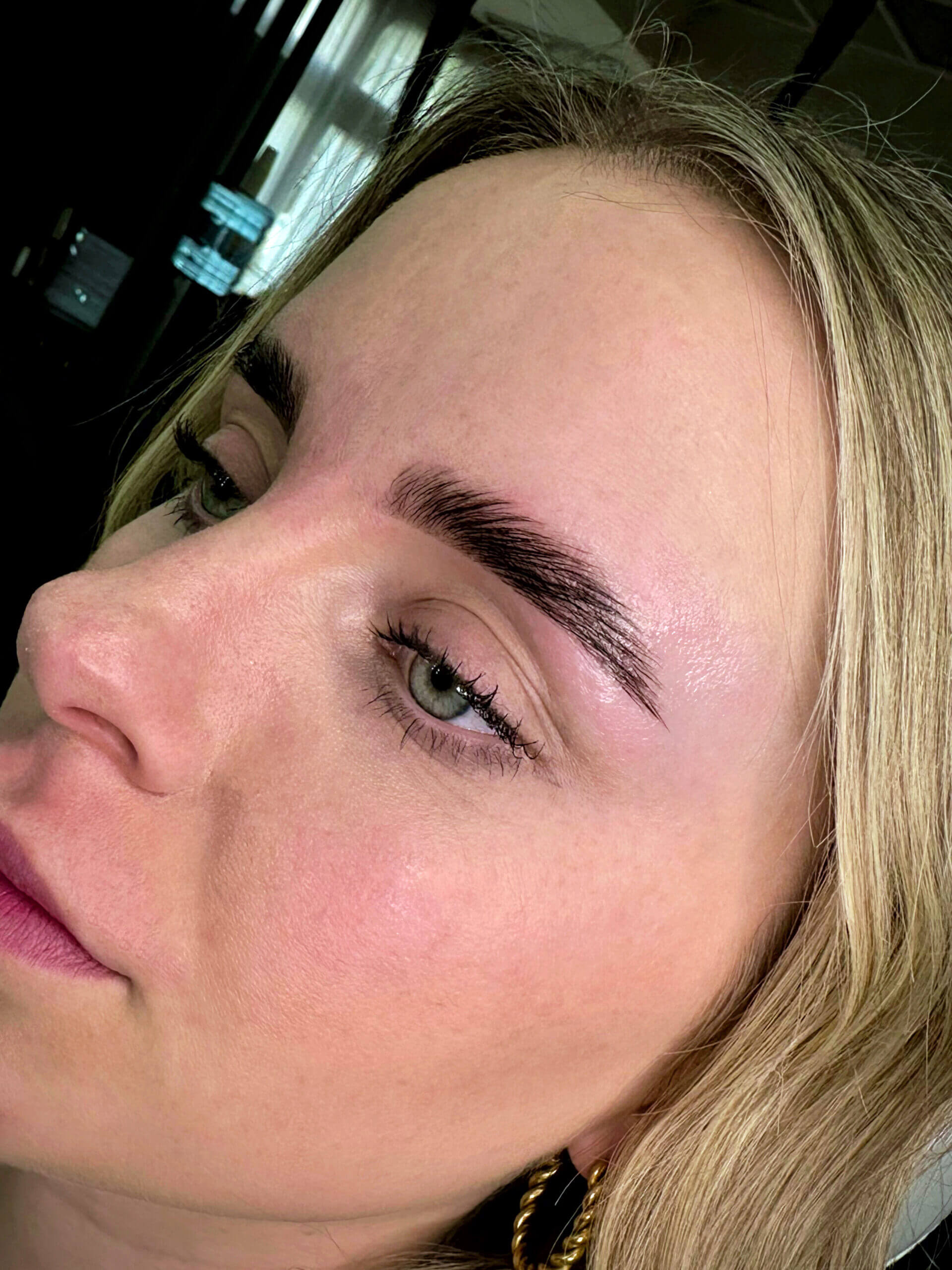 Expert Eyebrow Architecture at MonLis Studio on Karlstraße, Munich