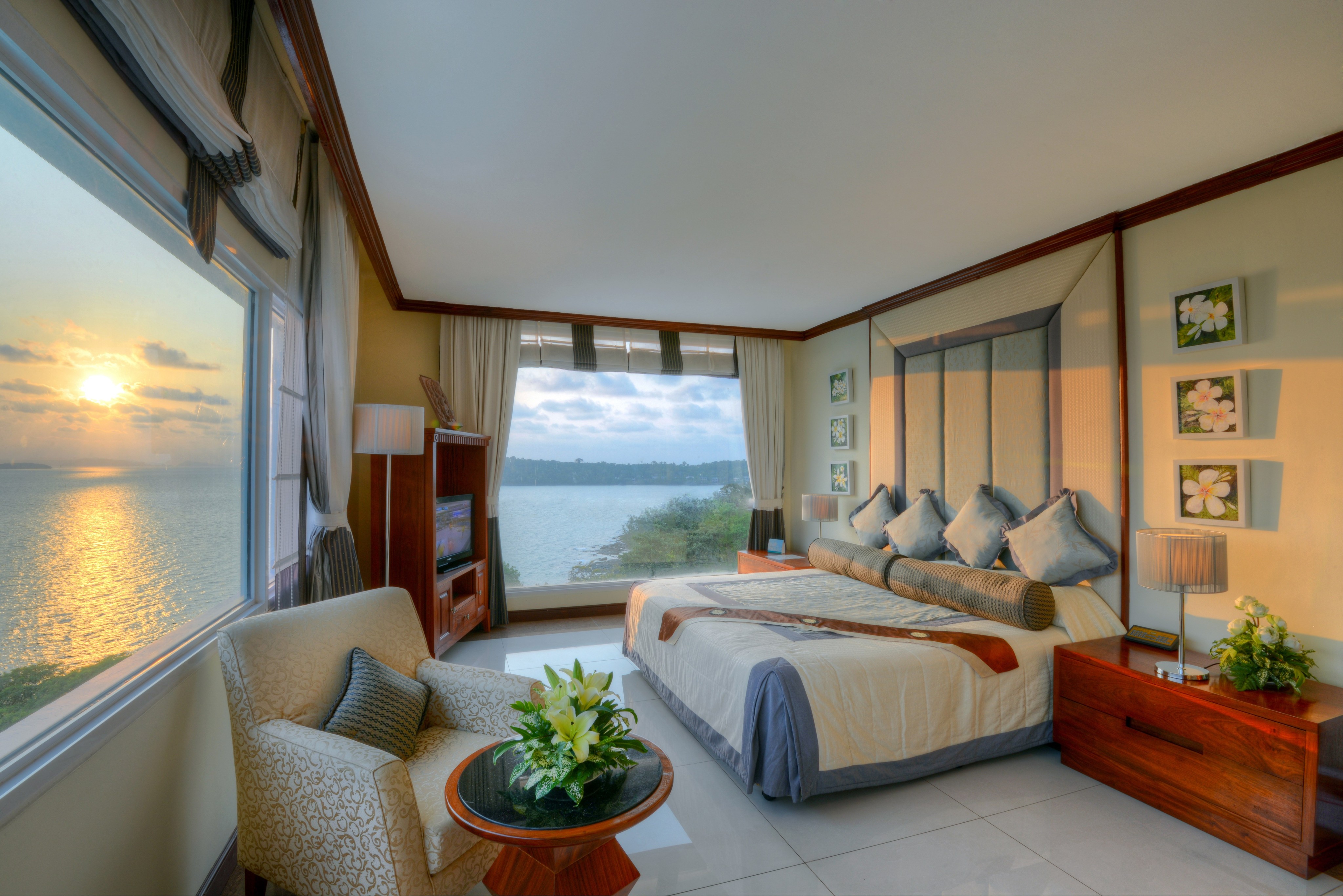 Independence Hotel by Dara