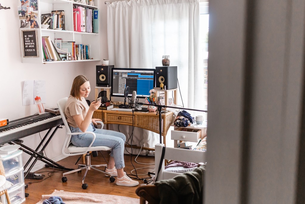 270+ Song Prompts That Will Help You Create Viral Music | Musicfy AI Blog