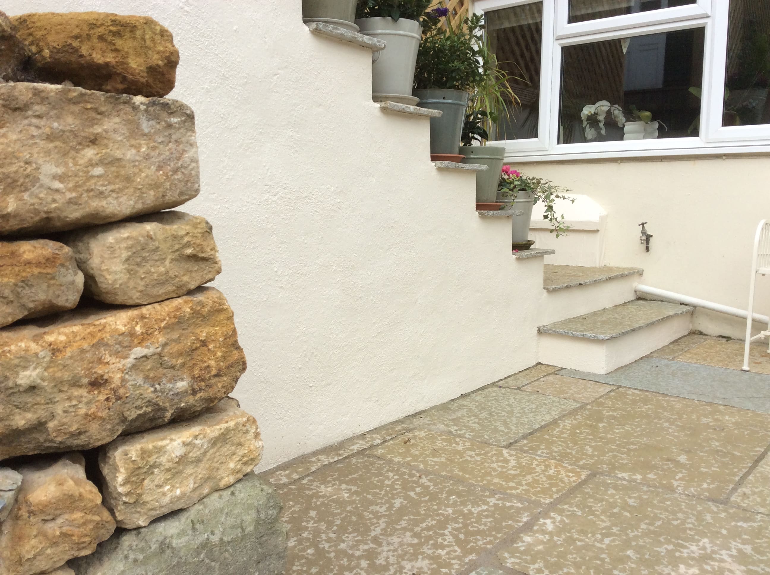 How we build dry stone walls - The Expert's Guide - Tom Trouton