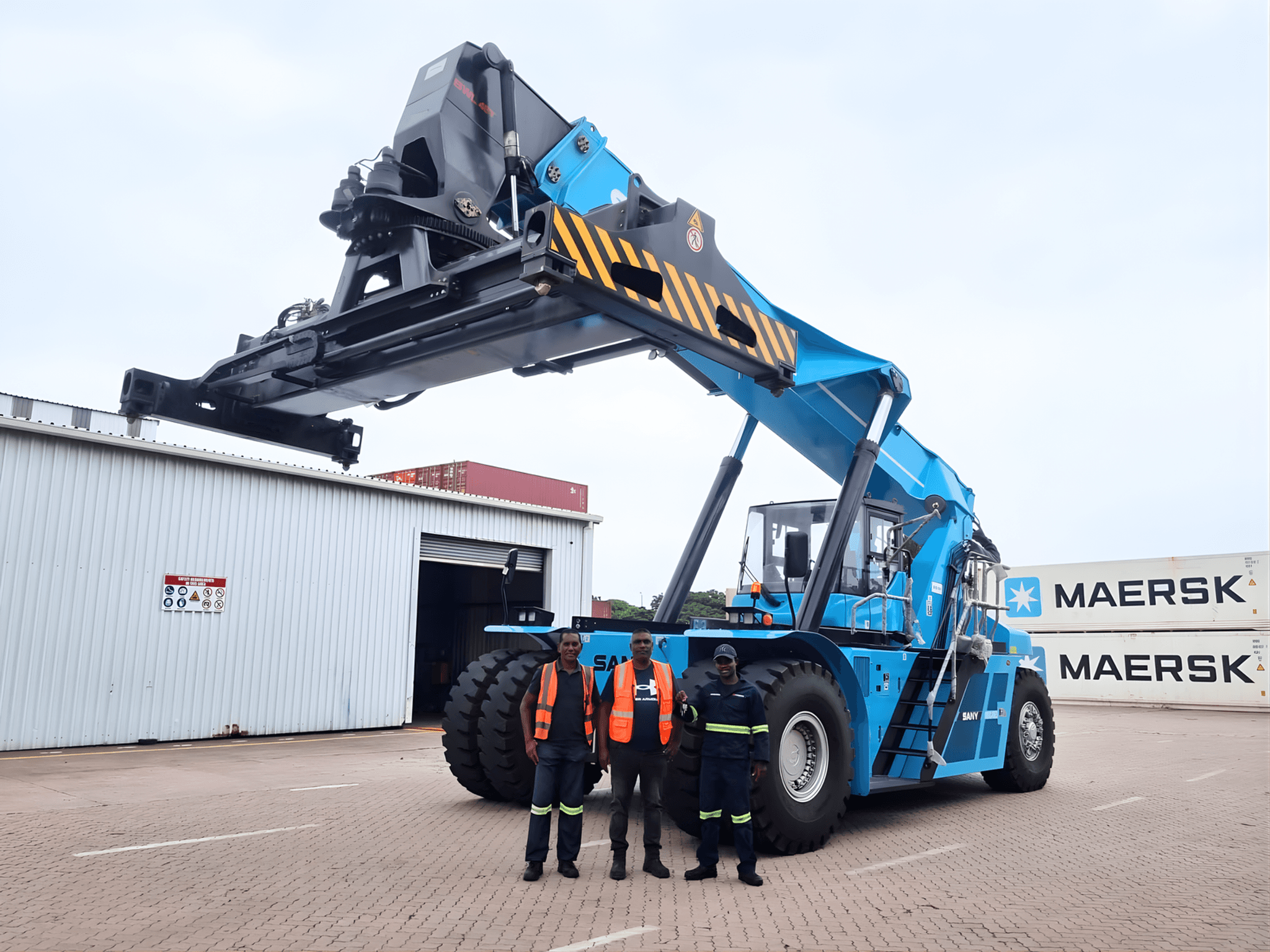Grindrod Logistics and GHM Pilot SA's First Full-Electric Reach Stacker ...