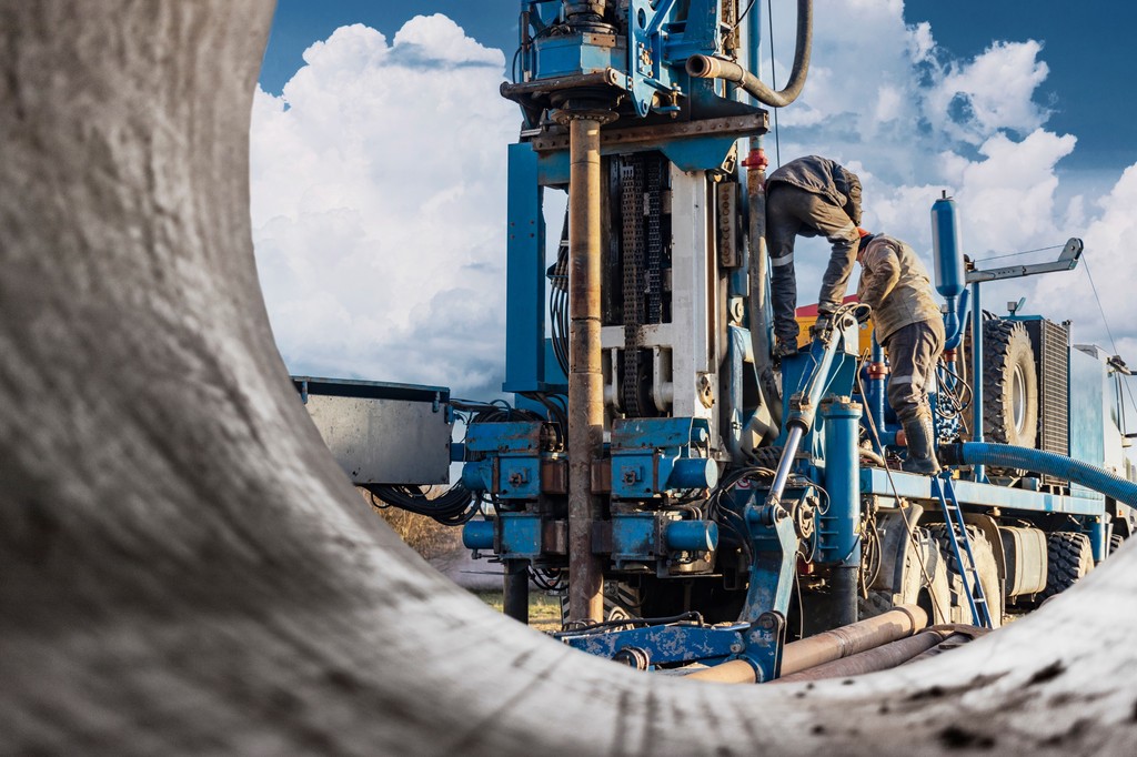 Oil and Gas Drilling Rigs: Types and How They Work